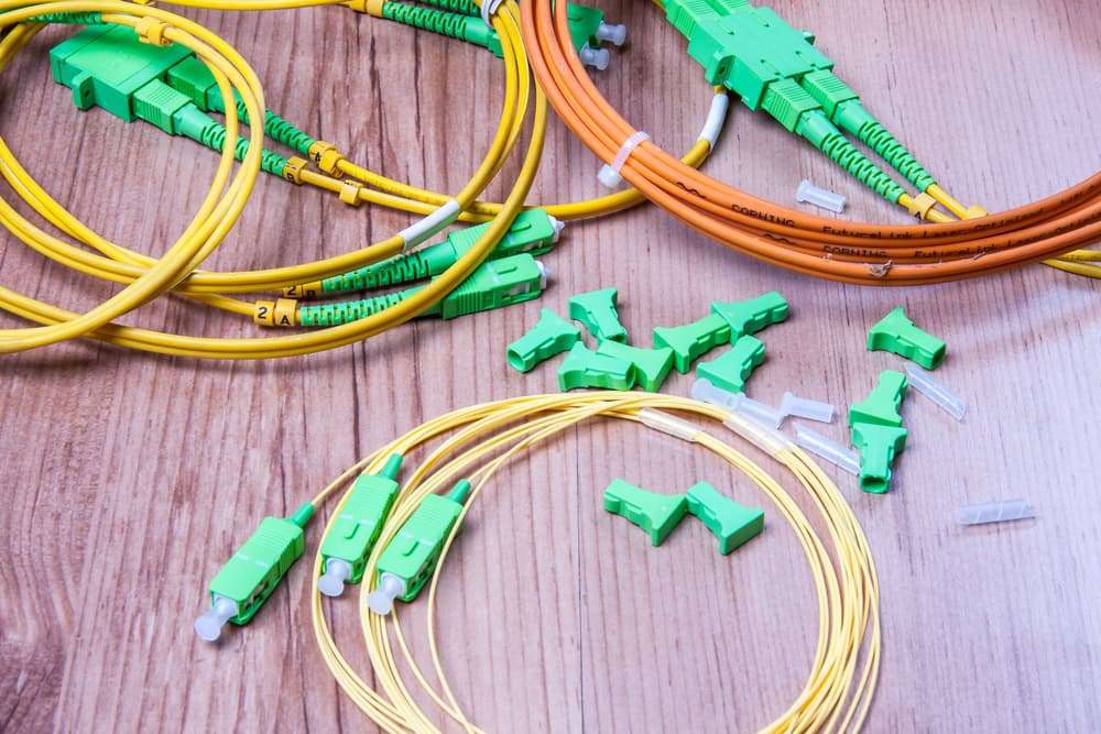 Explorando os tipos e as diferenças da fibra óptica - Ufinet | A rede ...